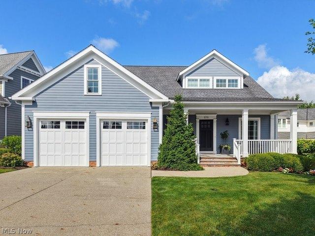 275 Falls Walk Way, Chagrin Falls, OH 44022
