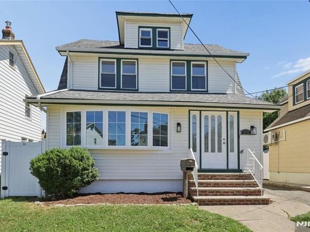 275 Farrant Ter, Teaneck, NJ 07666