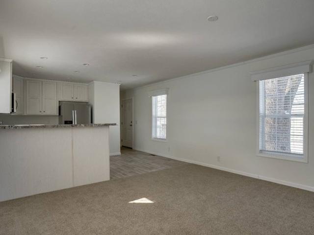 275 Kingsway Dr, North Mankato, MN 56003