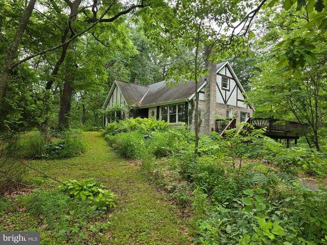 275 Hoffman Rd, Gettysburg, PA 17325