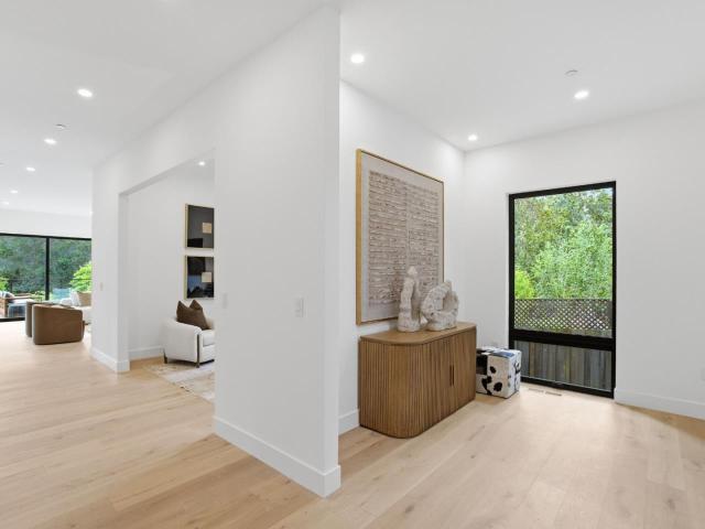275 Hubbard Avenue