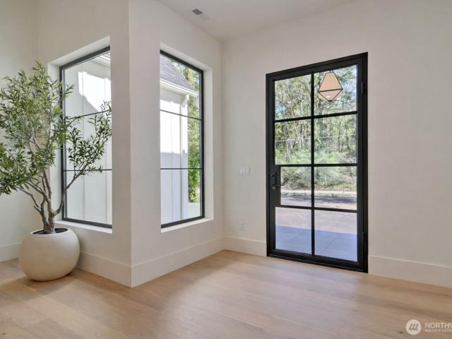 275 Island Boulevard