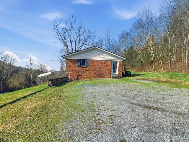 275 Lakeside Dr
