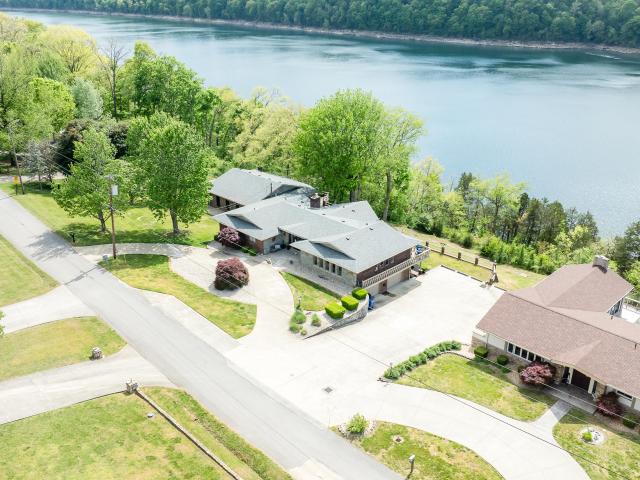 275 Lakeview Drive