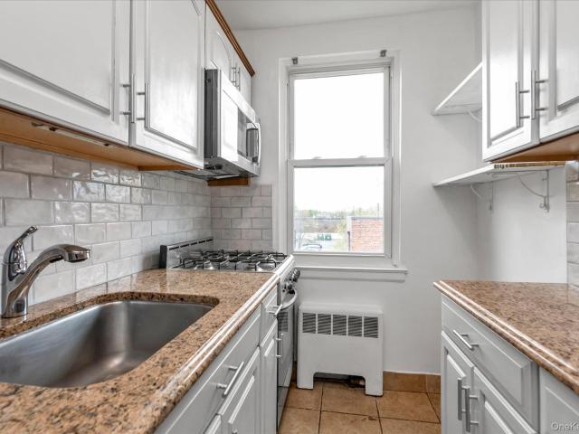 275 Maple Ave, Unit D6, Rockville Centre, NY 11570 | MLS #987994