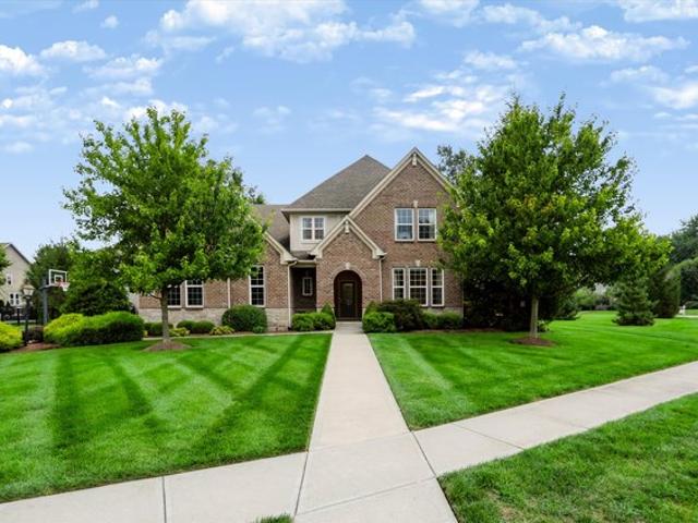 275 N Bend Dr, Greenwood, IN 46142
