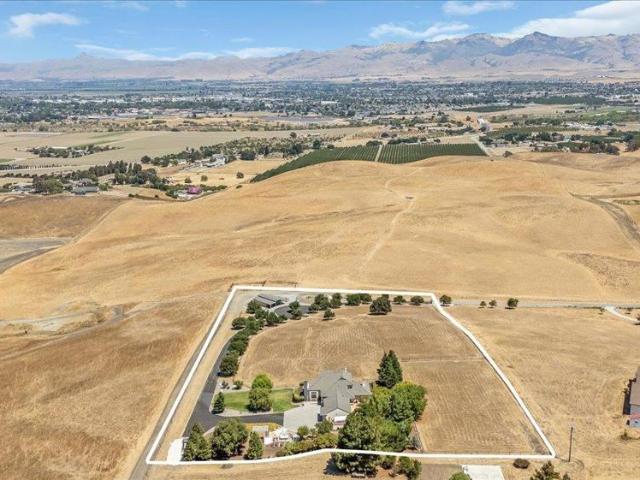 275 Nicholson Drive