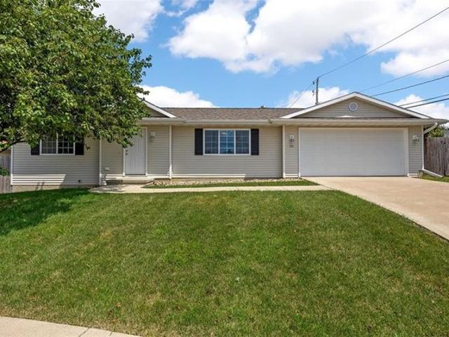 275 S 21st Street Ct, Marion, IA 52302