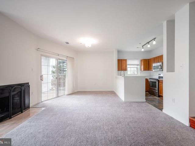 275 S Pickett St Apt 201, Alexandria, VA 22304
