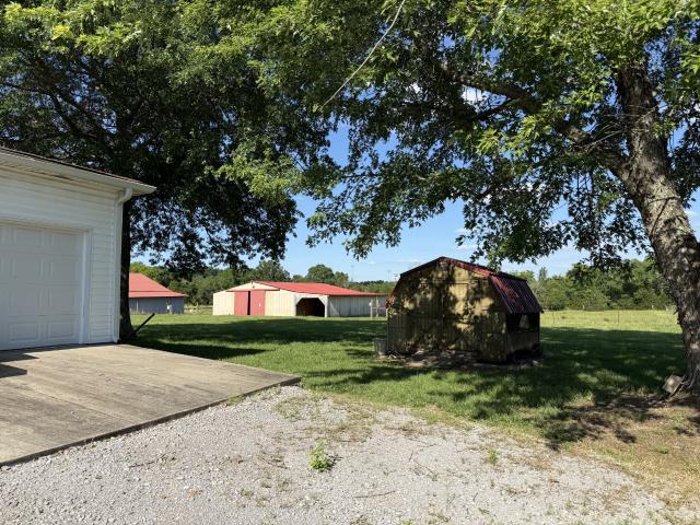 275 Sanders Ln