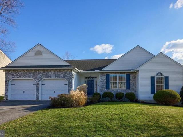 275 Silver Maple Ct, Mount Wolf, PA 17347