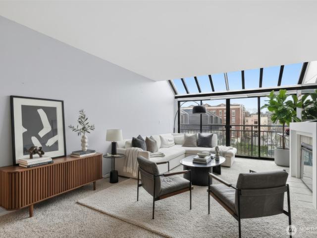 275 W Roy Street # 412