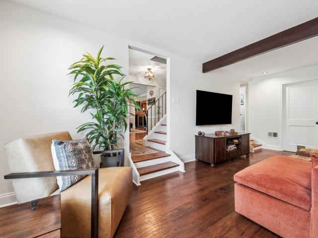 275 Waverly Road