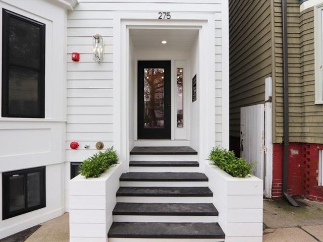 275 Webster St, Boston, MA 02128