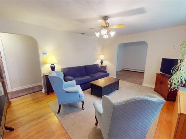 275 Toy AVE