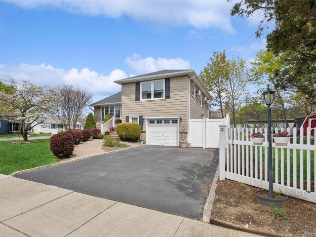 275 Violet St, Massapequa Park, NY 11762 | MLS #989351