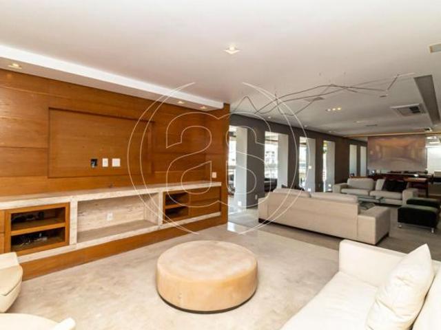 275m² 3 suítes 4 vagas em Moema