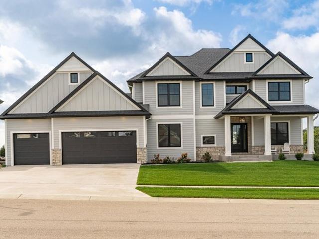 2764 Scenic Point Dr SW, Rochester, MN 55902