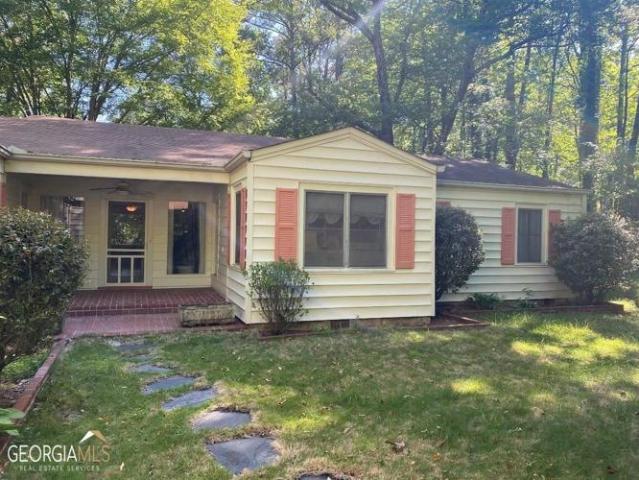 2765 Oakridge Ln, East Point, GA 30344