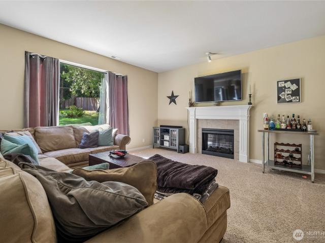 27661 Mcintosh Loop NE