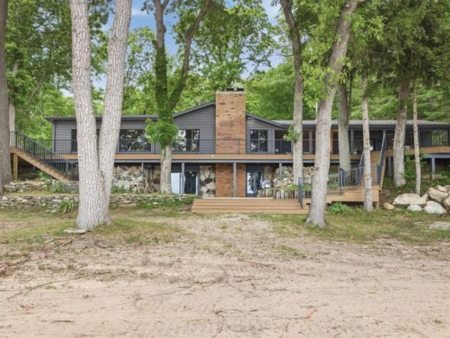 27661 Pine Lake St, Edwardsburg, MI 49112
