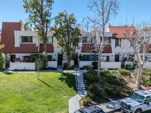 27666 Nugget Dr, Unit 3, Canyon Country, CA 91387 | Compass