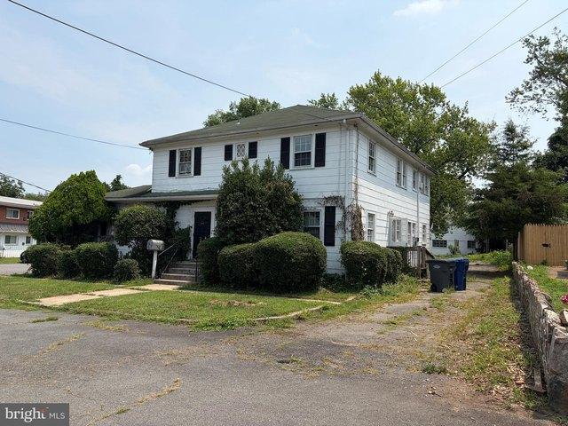 2767 Annandale Rd, Falls Church, VA 22042