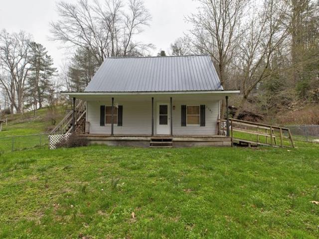 2767 Grahn Rd, Olive Hill, KY 41164
