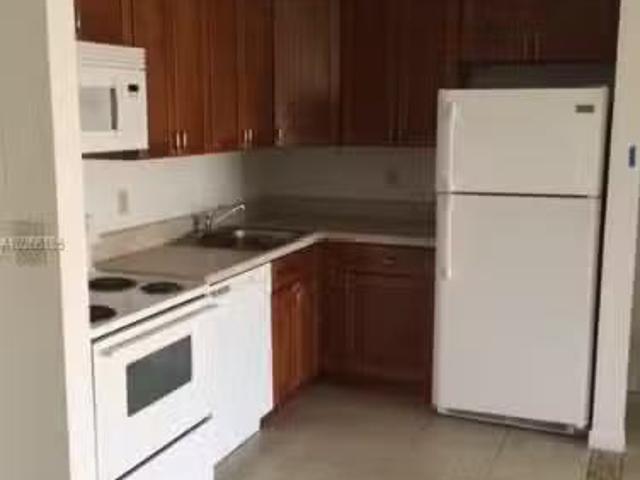 27689929 7175 NW 179th St
