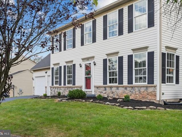 2768 Sparrow Dr, York, PA 17408