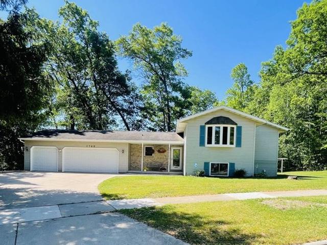 2769 Chief Hill Dr, Green Bay, WI 54313