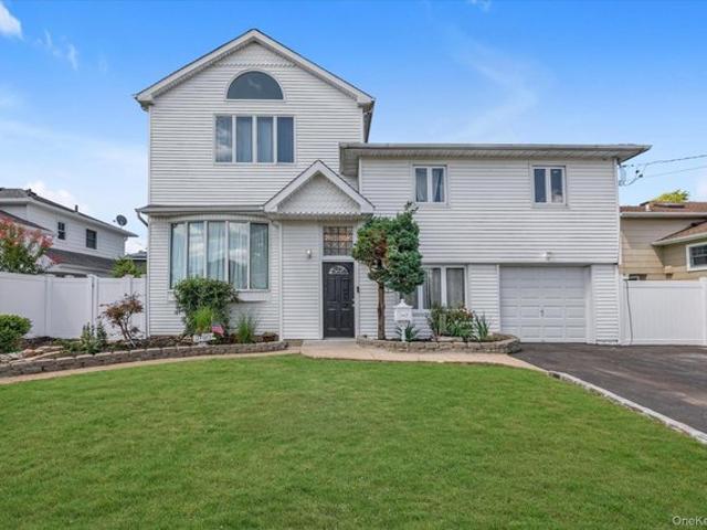 2760 Bellmore Ave, Bellmore, NY 11710