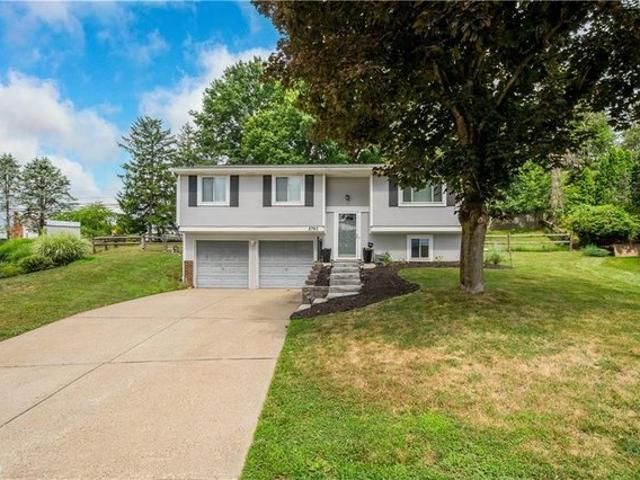 2760 Ravenwood Dr, Bridgeville, PA 15017