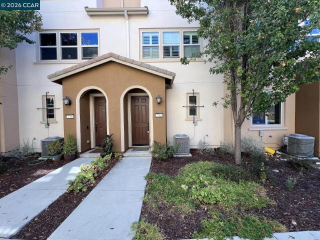 2762 Ferrara Cir