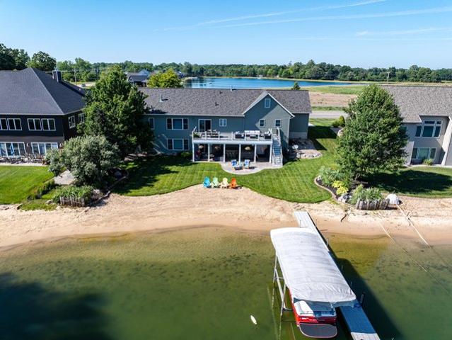2762 Fillmore St, Jenison, MI 49428