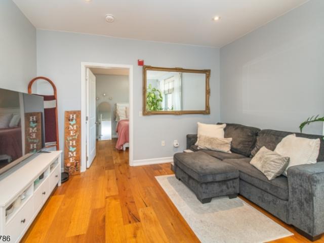 276 Chestnut St # 1 G