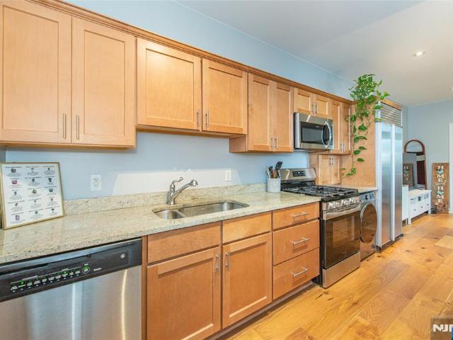 276 Chestnut Street # 1G