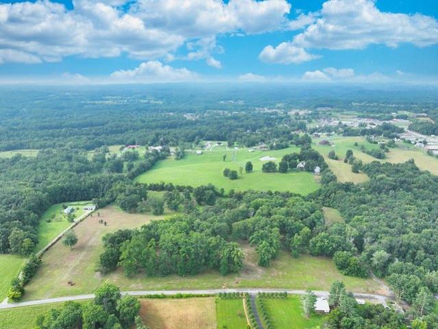 276 Lake Westmoreland Rd, Westmoreland, TN 37186