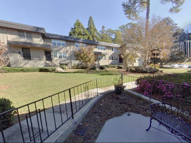 276 Lakemoore Drive NE E