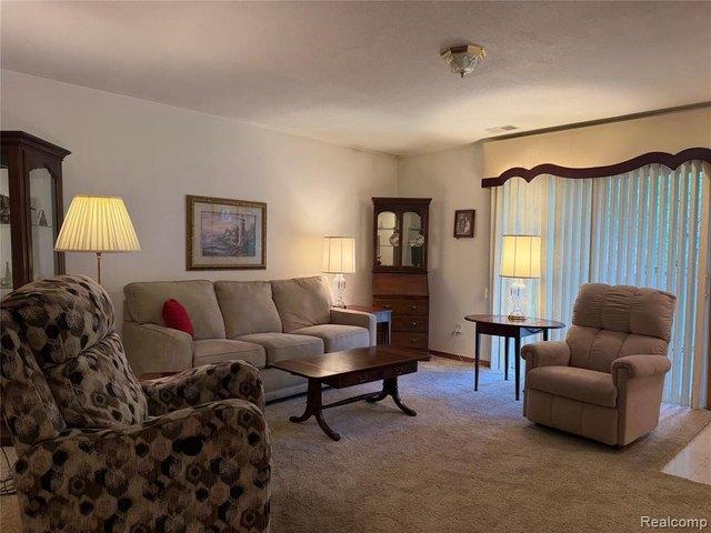 276 Marigold Cir Unit 18, Westland, MI 48185