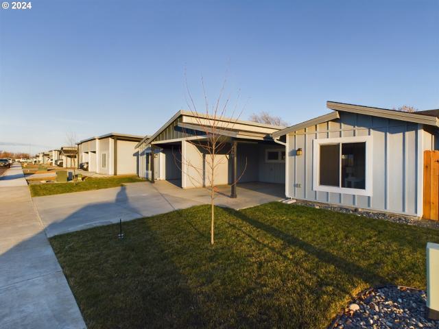 276 merrick ave