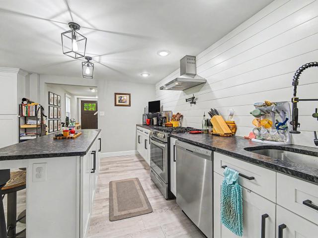 276 W Koch Ave
