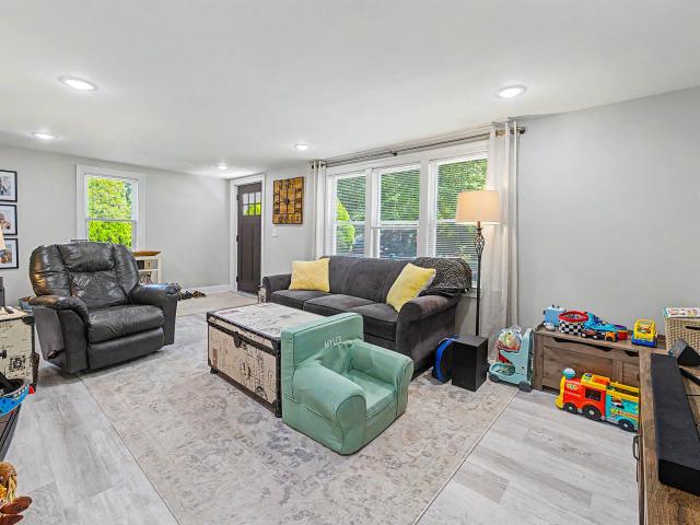 276 W Koch Ave