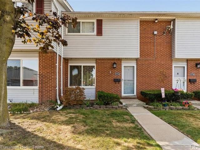 27743 Eastwick Sq, Roseville, MI 48066