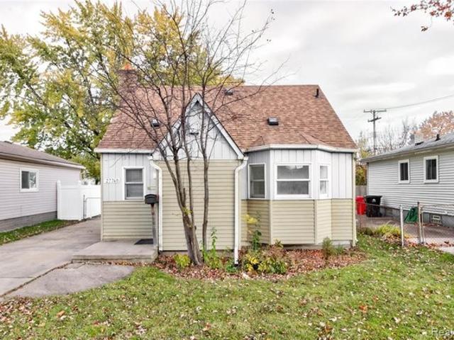 27740 Bohnhoff St, Roseville, MI 48066