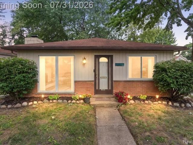 27741 Barrington St, Madison Heights, MI 48071