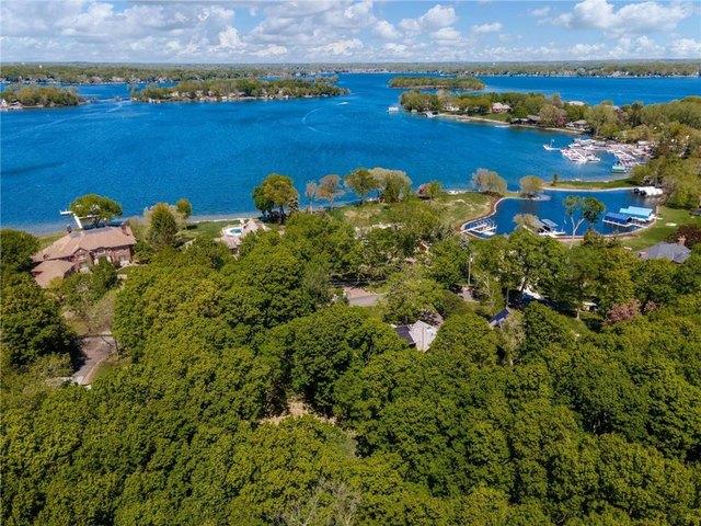 27755 Island View Rd, Shorewood, MN 55331