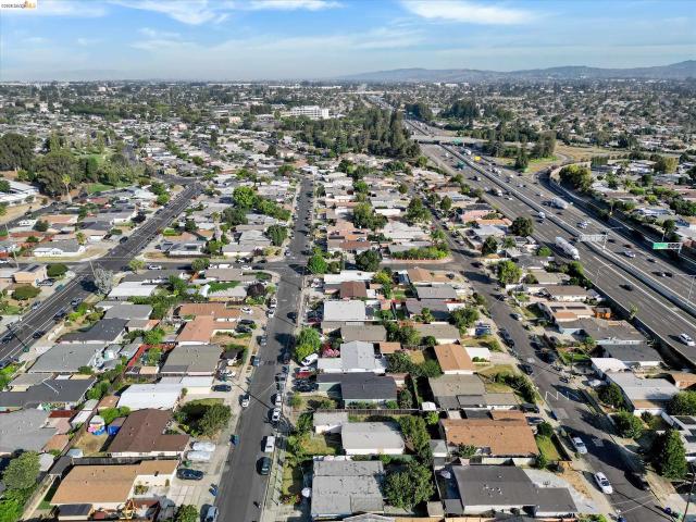 27758 La Porte Ave