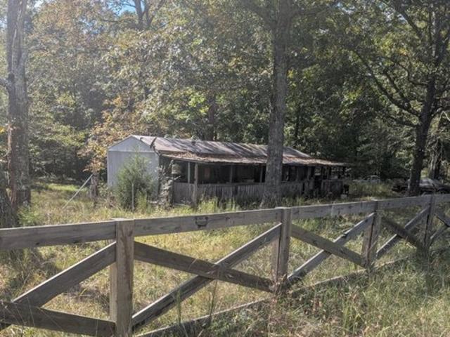 2775 N Hurricane Creek Rd, McEwen, TN 37101