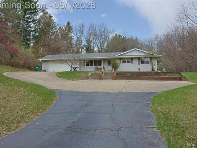 2775 Hummer Lake Rd, Brandon, MI 48462